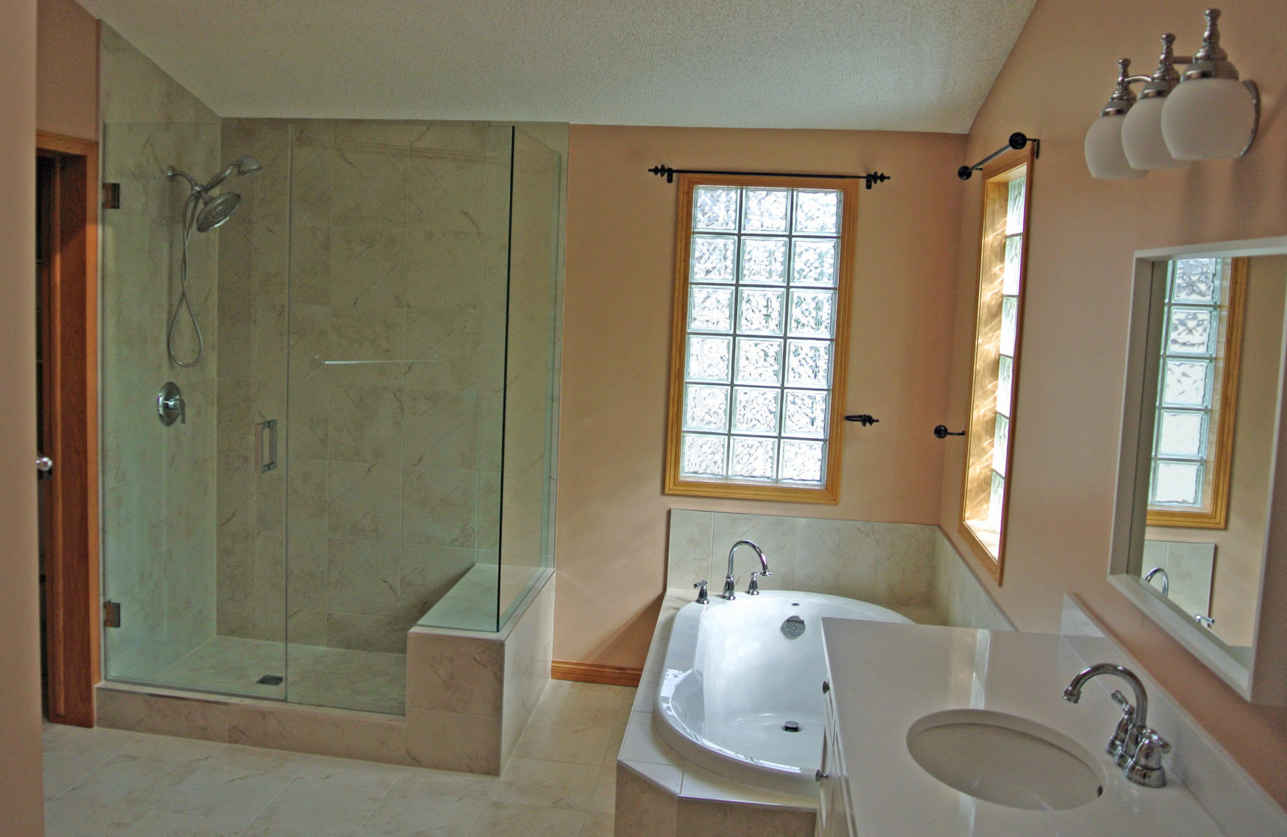 McKenzie Lake Ensuite - Calgary Bathworks